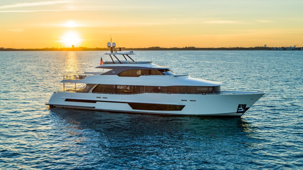 ᐈ OCEAN ALEXANDER ANUNCIA LA VENTA DEL NUEVO EXPLORER DE 32 METROS