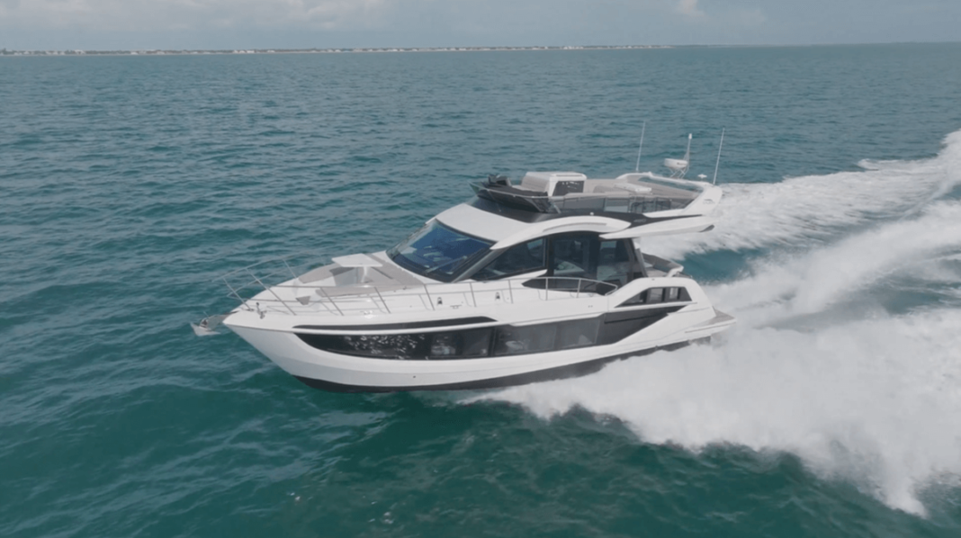 ᐈ GALEON 480 FLY: ELEGANCIA, LUZ Y VERSATILIDAD EN EL MAR